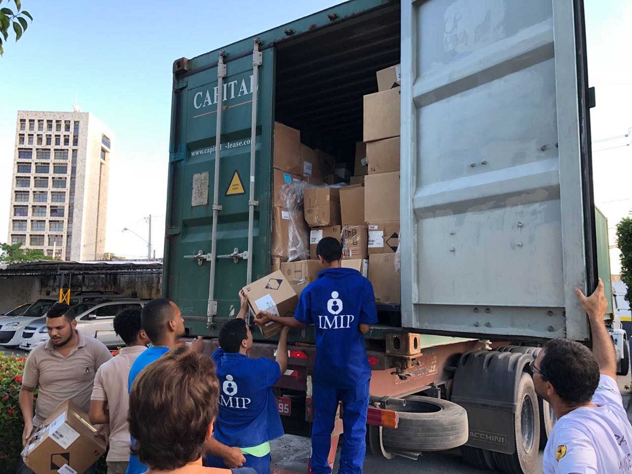 Primeiro contêiner do Project Cure chega a Pernambuco - Portal Logweb